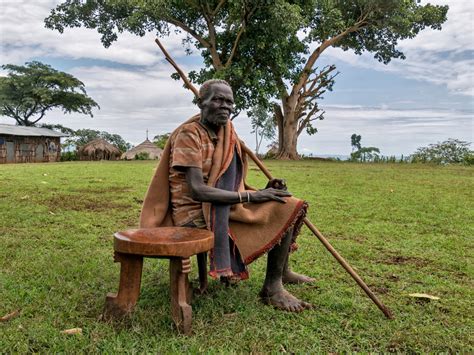 Africa Visual Tribes Menit Tribe