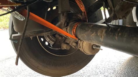 Lumini și Frâne Defecte Osie Legată Cu O Curea Camion Scos Din Trafic Pe A12 șoferul Austriac