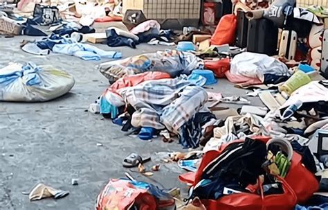 某高校查寝，男生宿舍外垃圾成堆，为何大学宿舍 脏乱差”成常态学校查寝男生宿舍外垃圾堆成山寝室家长