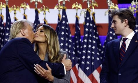 배런이 누굴 만나야할 지 알려줬다멜라니아의 친자 자랑