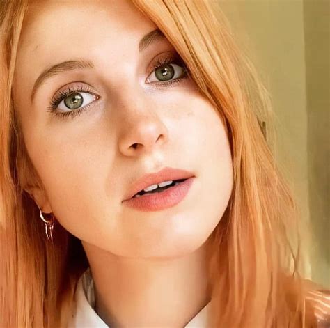 Hayley Williams Needs A Brutal Punishing Facefuck Scrolller