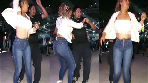😍que Forma Tan Sensual De Bailar De Esta Chicaescucha La Cumbia De