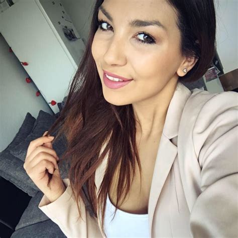 Monique Simons Instagram Twitter And Facebook On Idcrawl