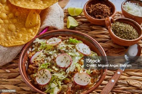 포졸 로조 멕시코 옥수수 수프 옥수수 커널과 돼지고기로 만든 멕시코전통 음식 0명에 대한 스톡 사진 및 기타 이미지 0명 Pozole 건강한 생활방식 Istock