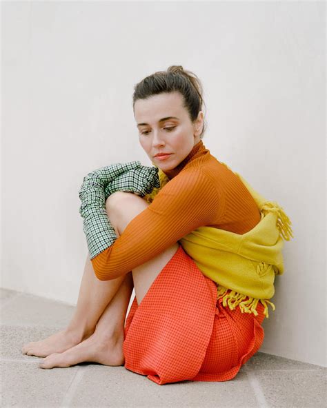 Did Linda Cardellini Regret Her Nudity Truth Or Fiction