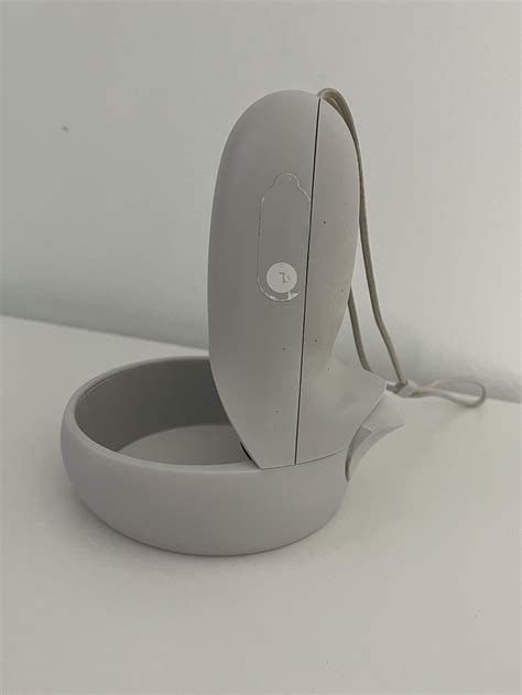 Easily Change And Replace Your Oculus Quest Controller Batteries Reality Remake Gaming