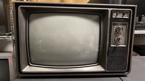 Zenith 19” Crt Tv Y1908w Aug ‘82 Album On Imgur