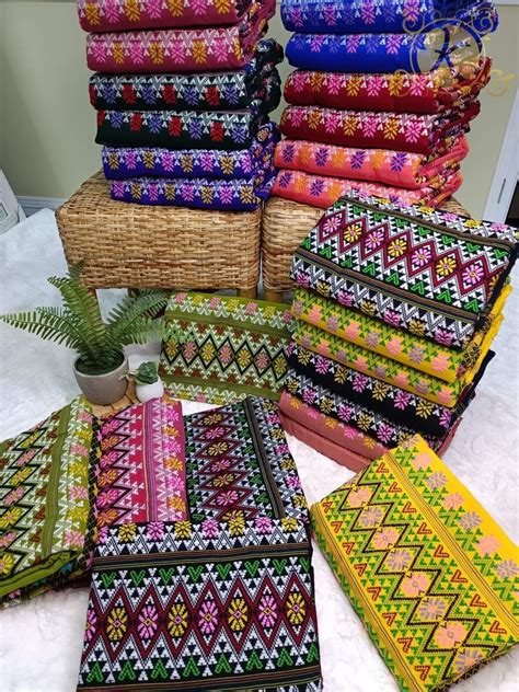 မရိုး ခိုင်ပန်းချီ ပိုးထည်နှင့် ရိုးရာချည်ထည် ဖြန့်ချီရေး