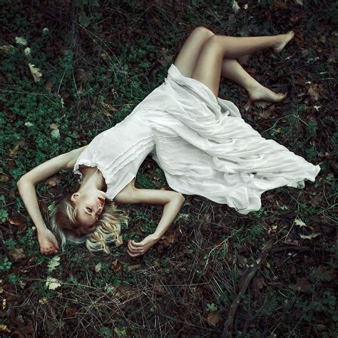 Pin By Luisga On Photography Inspirations Woman Laying Art