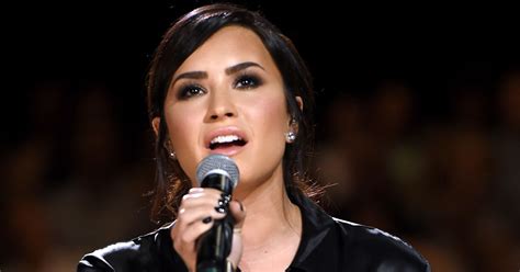 Demi Lovato Tweets That She Doesn T Owe Any Explanation Of Her Sexuality Teen Vogue