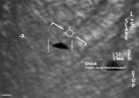 위성 이미지 Ufo 우주선 및 Fbi 수사 및 외계인 증거가 있는 야간 화면 감시 사진 및 Area 51 비행 접시 및 하늘의 미스터리 물체에 대한 은하 조사 기록 51구역