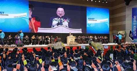 카이스트 학위수여식 축사하는 이장우 대전시장