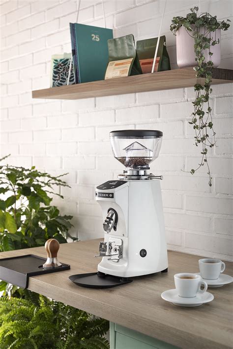Mazzer Relaunches The Iconic Mini And New Grind By Weight Mini G