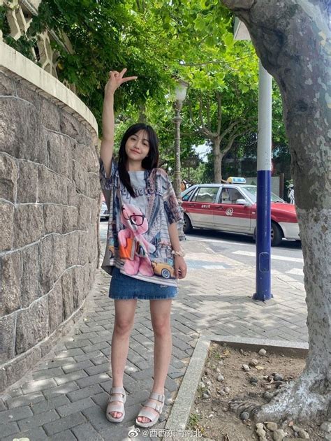 𝚅𝚎𝚛𝚜𝚒 𝚃𝚛𝚒𝚗𝚒𝚣𝚎𝚛𝚜 • Gaya Berpakaian Wanita Gadis Cantik