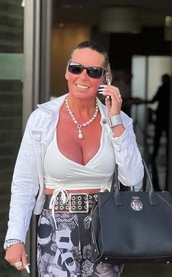 Kontakt Zu Carla Die Gruß Queen Carla Lagerfeld