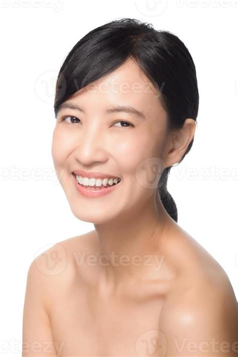 portrait de la belle jeune femme asiatique propre concept de peau nue fraîche fille asiatique