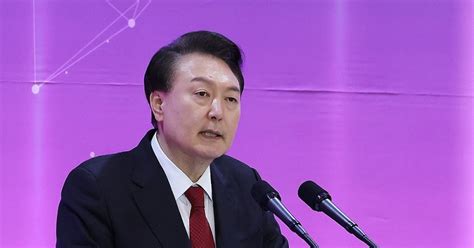 젊은 과학도들 만난 尹대통령 대통령장학금 확대 약속 지켜