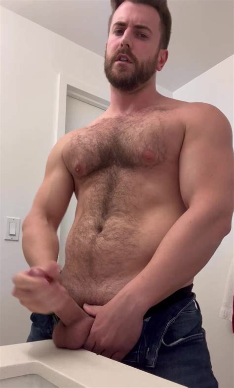 Cute Guy With Hairy Chest Busts En Anglais