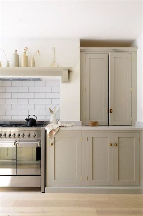 30 Timelessly Elegant Greige Kitchen Decor Ideas Digsdigs