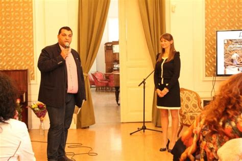 Лекарка поде благотворителна кампания за купуване на медицински робот ...
