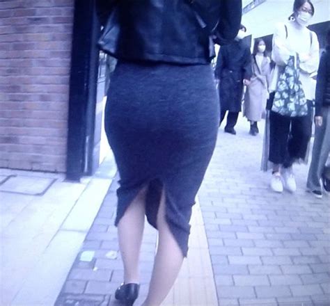 超美スタイルセクシー美女が超絶クビレプリプリ美尻ボディを見せつけながら歩いてるよ めっちゃリアル