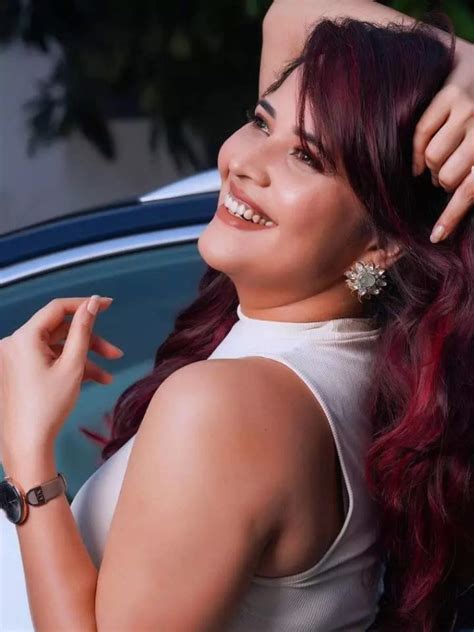 అనసూయ ఆనందం అబ్బా ఏం నవ్వుతుందో కదా Telugusamayam