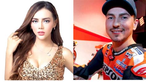 Geger Pedangdut Tanah Air Novi Rizki Tampil Mesra Bersama Legenda Juara Motogp Ini
