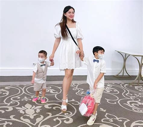 9 Potret Keluarga Vicky Shu Sudah Lima Tahun Berumah Tangga