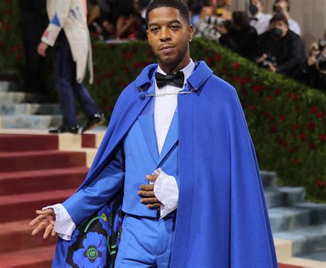 힙합엘이 키드 커디 니고의 맞춤 정장을 입고 멧 갈라에 등장하다