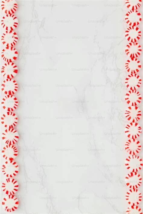 흰색과 빨간색 패브릭 사진 Unsplash의 크리스마스 이미지
