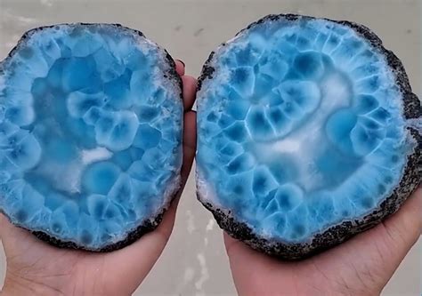 El increíble Larimar: ¡descubre el misterio de la "Roca Azul"!