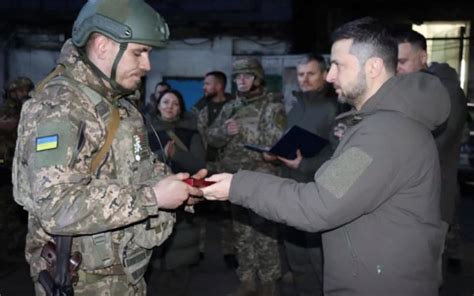 Зеленський нагородив бійців 57-ої бригади за захист Бахмута - портал ...