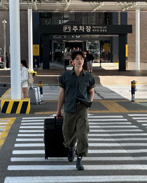 프롬투미 신영준 핀터레스트 감성 가디건 코디 😌 착장 정보는 댓글에 번호만 남겨주세요 Instagram