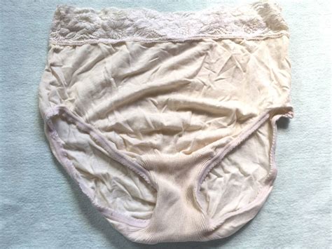 【新品】♪完熟・熟女・叔母さん風ショーツ♪股上深めクロッチ部分はギャザーのようなベージュパンティ♪タンス整理品難ありエコ処分下着♪の落札