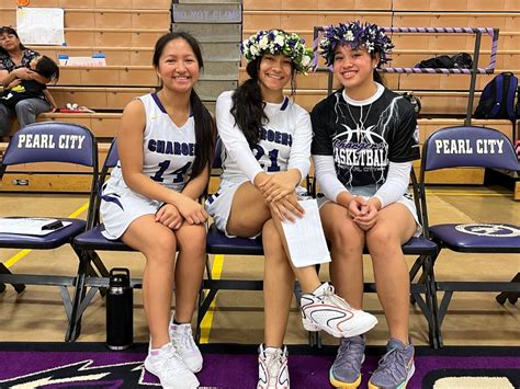 Pearl City Earns Oia Playoff Berth On Senior Night With 44 26 Win Over