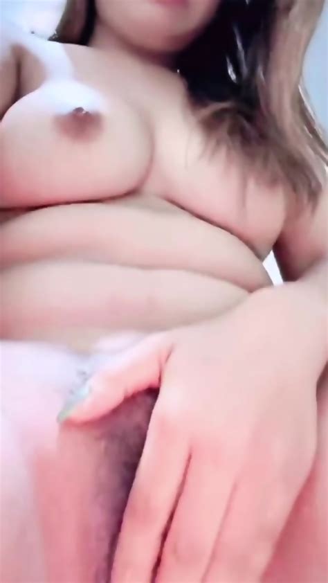 Carmilla Omek Squirt Di Wc Umum Eporner