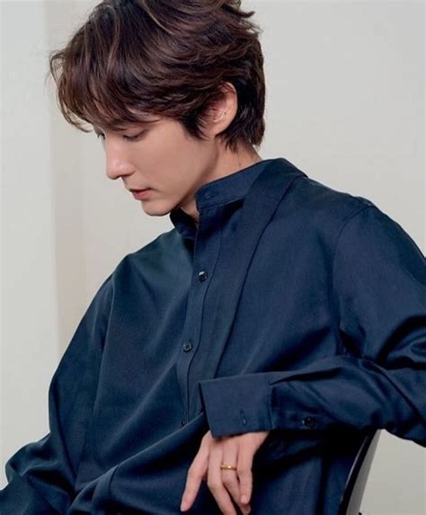 این بازیگر 41 ساله کره‌ای در تصاویر جدیدش شبیه نوجوانان دبیرستانیست