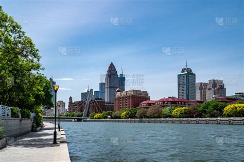 天津海河沿岸城市建筑街景