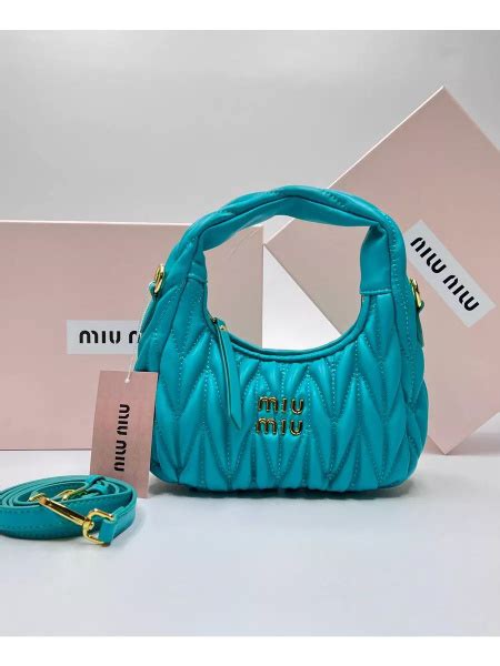 Miu Miu Сумка на плечо купить с доставкой по выгодным ценам в интернет магазине Ozon 1579167267