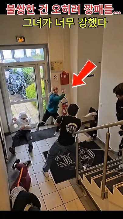 불쌍한 건 오히려 깡패들 그녀가 너무 강했다 Youtube