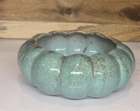 Vintage Gonder E 12 American Art Pottery Fluted Bowl Speckled Teal