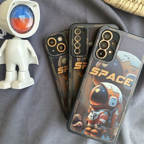 قاب آیفون بچه فضانورد