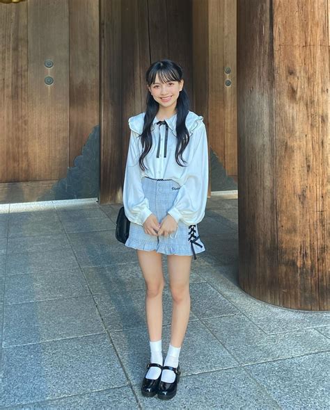 河村ここあ on Instagram 今日も 日お疲れ様でした 昨日あげたコーデが 好評だったので 全身はこんな感じでした pinkhunt official 大きな襟