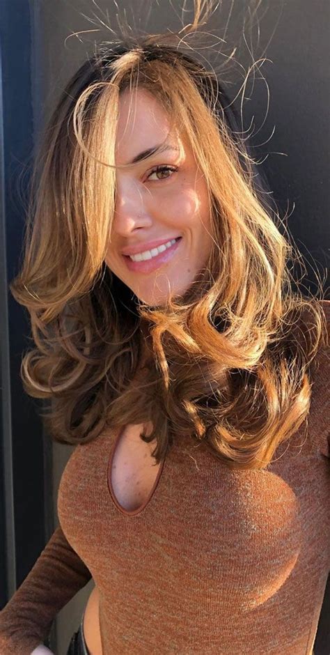 40 Best Layered Haircuts And Hairstyles For 2022 Caramel Brown Bouncy