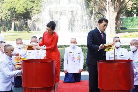 ในหลวง พระราชินี ทรงประกอบพิธีสังเวยพระป้าย เนื่องในเทศกาลตรุษจีน พุทธศักราช 2566