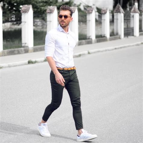 Джинсы под белую рубашку - 85 фото