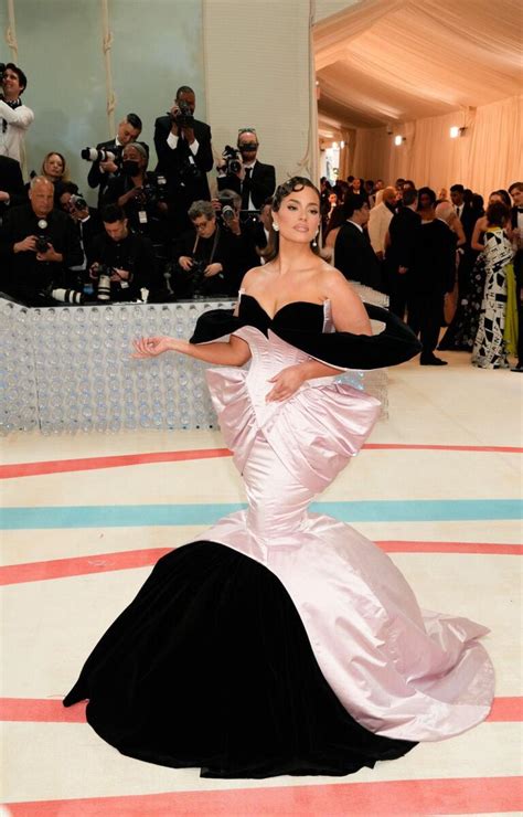 See Plus Size Model Ashley Graham Stun In Old Hollywood Inspired Harris