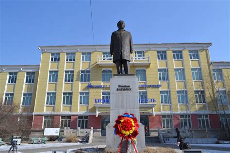 Төр нийгмийн нэрт зүтгэлтэн Ж Батмөнх агсны гэргий А Дариймаад… Монгол Улсын Их Сургууль