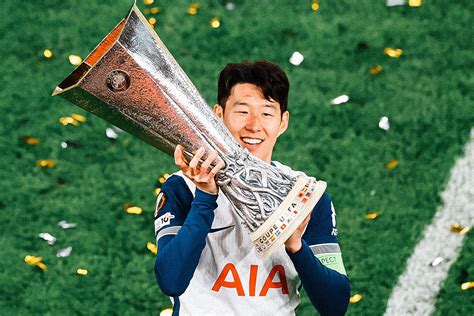 Son Heung Min And Harry Kane Both Lifted The Trophy Reward For Effort
