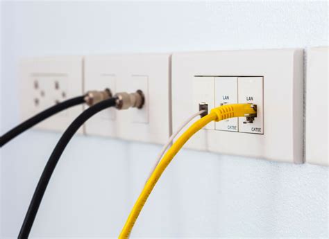 Utp Kabel In De Muur Leggen Kwaliteitsnetwerk